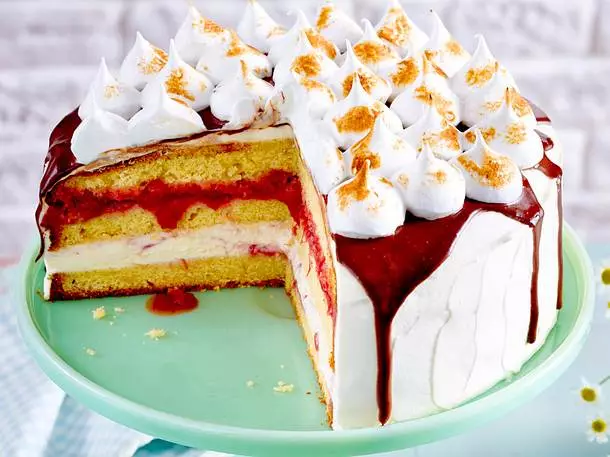 Strawberry Rhubarb Cake na may recipe ng Meringue Dabs 19544_1