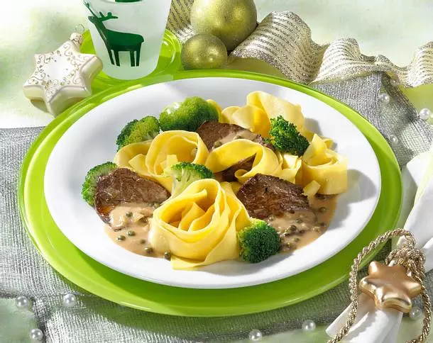 Ribbon noodles with beef fillet in mascarpone pepper sauce recipe 19743_1