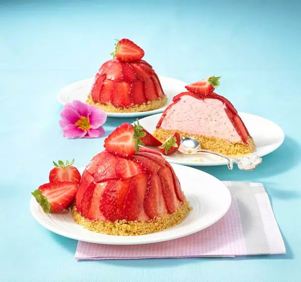 Strawberry Mini Charlotte recipe