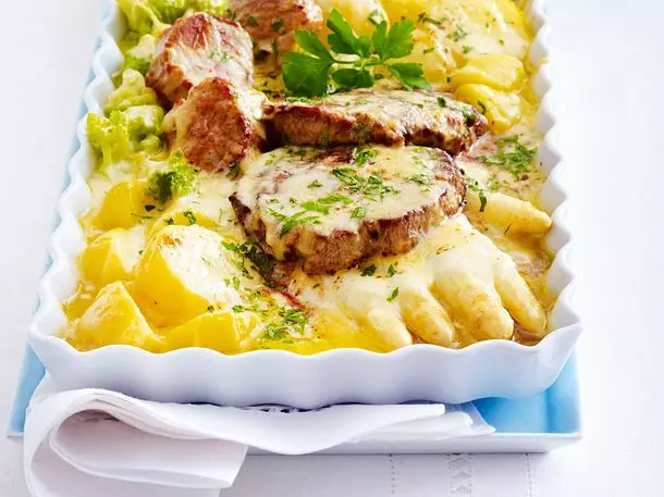 سفید asparagus ہدایت کے ساتھ gratinated fillet