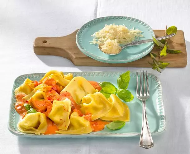 Mājas Ricotta Tortellini ar tomātu apelsīnu mērci recepte 20644_1