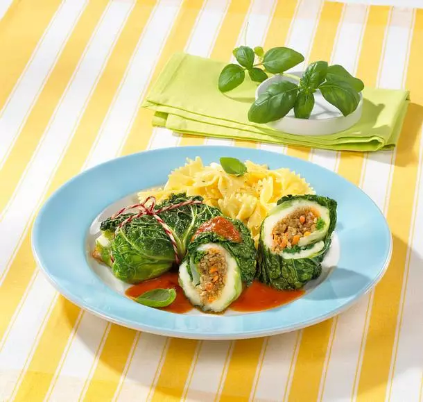 Green spelled savoy roulade recipe 20815_1