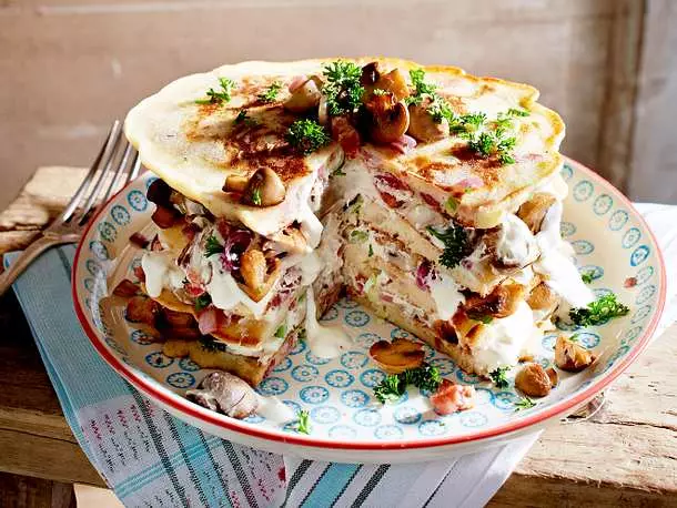 Recipe Pancakes miaraka amin'ny Bacon sy tongolo