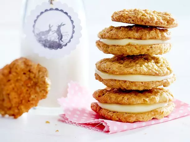 Receita de galletas de cenoria con crema de ponche de ovo