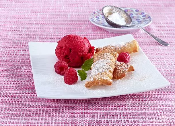 Split donuts mei raspberry sorbet resept 22541_1