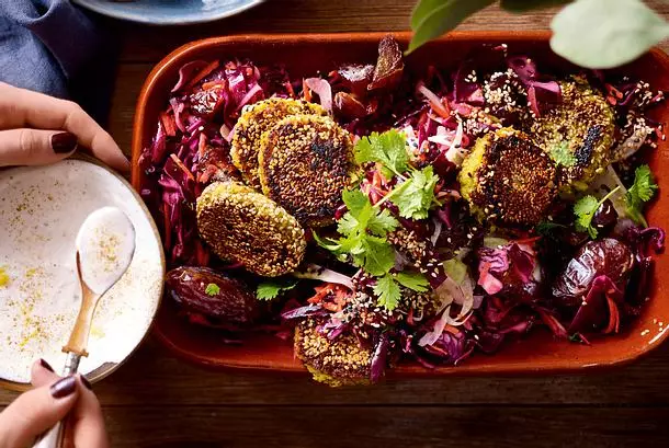 Gesellschaftlech Falafel mat knaschtege Sesam Rezept