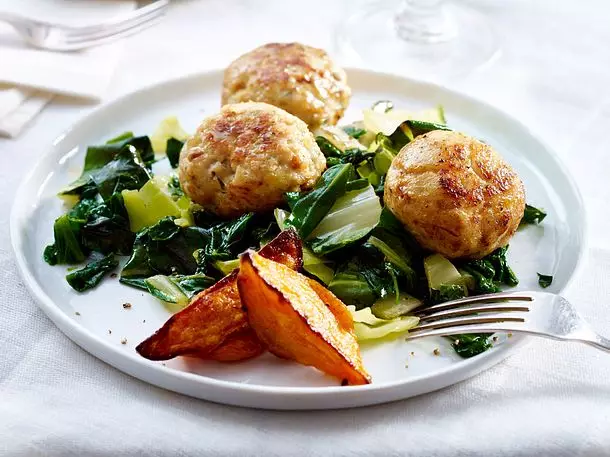 Albóndigas de ave sobre gajos de boniato con receta de verduras de primavera 22903_1