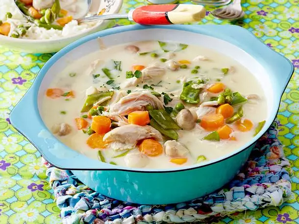 Spring chicken fricassee recipe 2302_1