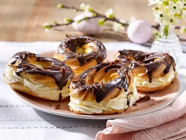 Choux pastry mazira ndi liqueur cream recipe