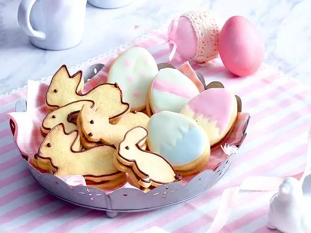 Easter cookies na may chocolate cream recipe