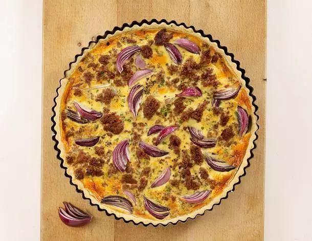 Red onion quiche recipe 23568_1