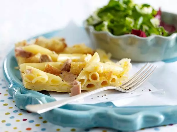 Penne Parmesaan Frittata met Tuna en Geroosterde Brood resep 23992_1