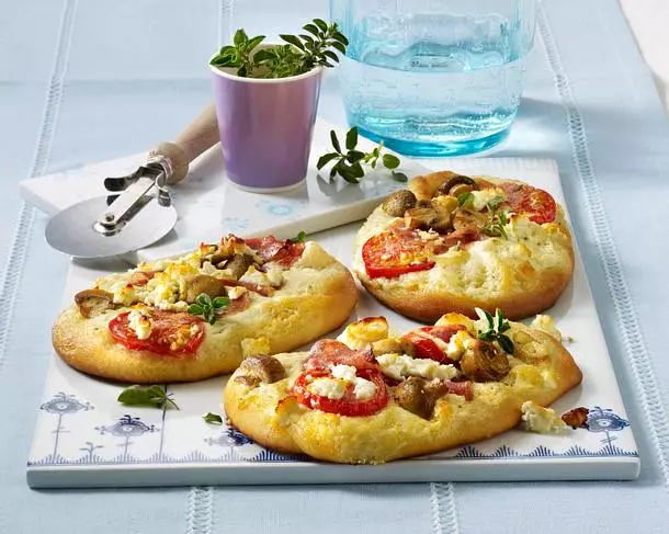 Minipizze con ricetta salame e funghi 25024_1