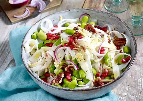 Salad na may puting asparagus, beans at recipe ng granada