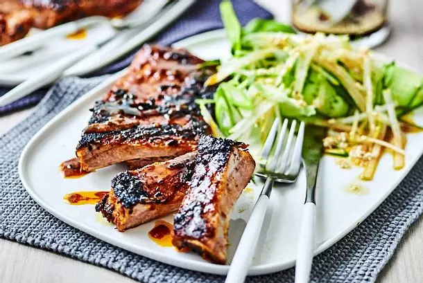 Verre Ooste spare ribs met vrugtige koolslaai resep 25707_1