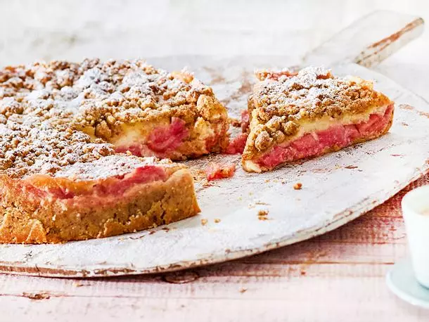 Receita de bolo de maçapão com ruibarbo 2665_1