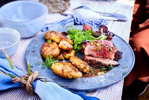 Grillfreunde Entrecote with turbo steak butter and smashed potatoes recipe 26682_1