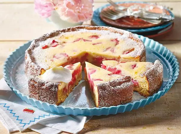 Recette de gâteau au quark juteux à la rhubarbe