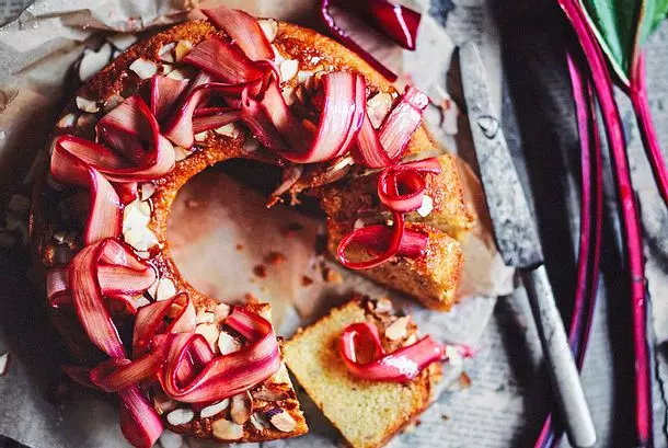 Almond cake with rhubarb crown recipe