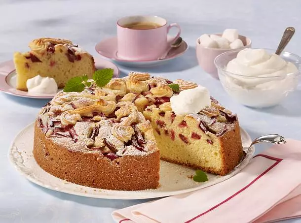 Rhubarb cake with macaroon mass recipe 2695_1