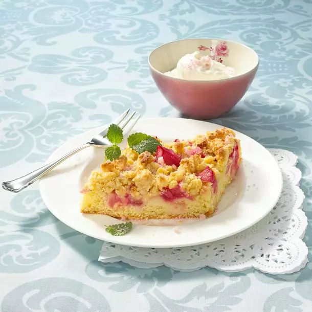 Marzipan ilə rhubarb tort resepti