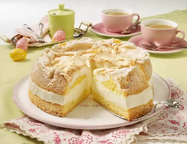 Lemon Cream Cake e nang le Recipe ea Meringue 26988_1