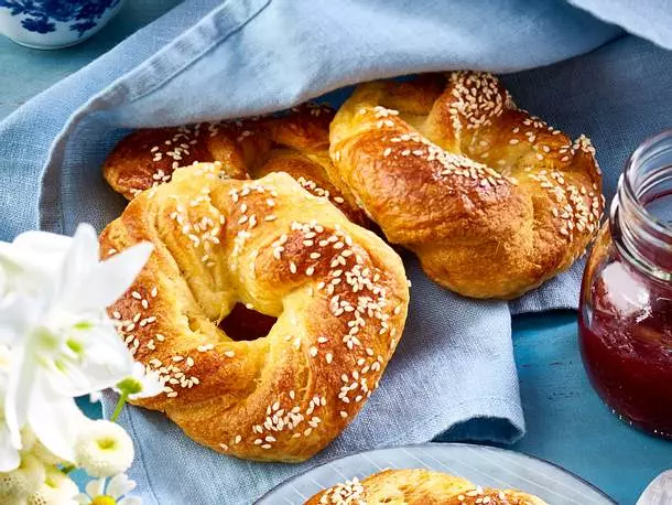 Cragel: Croissant र Bagel नुस्खा