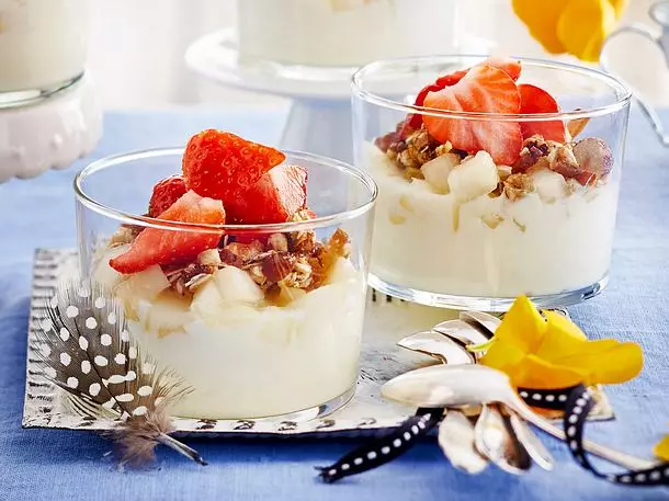 Fruit yoghurt na may nakabubusog na DIY muesli recipe 2718_1