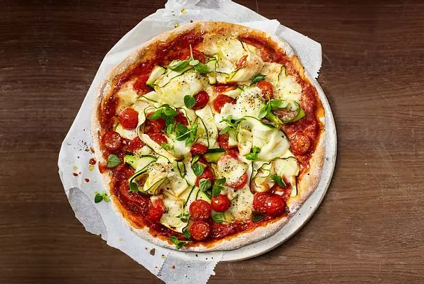 Grønnsakspizza med oppskrift på boosterbunn 27774_1