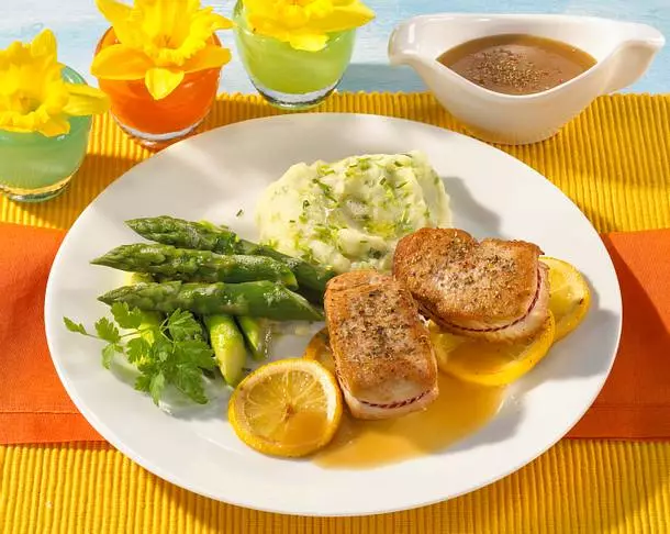 I-Turkey steaks kunye neresiphi ye-asparagus eluhlaza 28360_1