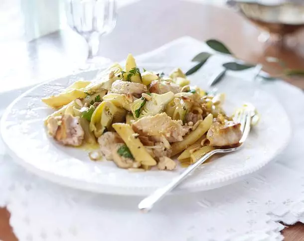 Penne oo leh swordfish iyo artichoke quluubta cuntada 28886_1