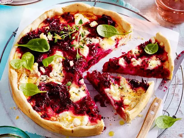 Beetroot tart feta ۽ thyme جي ترڪيب سان 29060_1