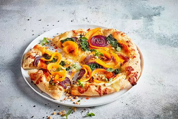 Pizza ugu na akwụkwọ nri na nri Mozzarella 29411_1