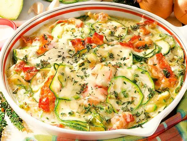 Panci keju zucchini dengan resep bacon 29724_1