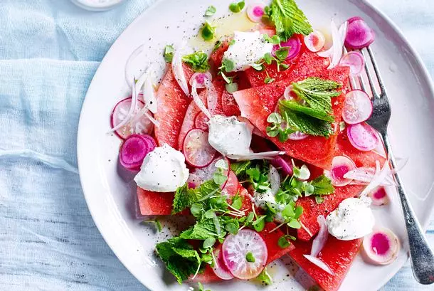 Salad melon dan lobak dengan resep keju krim kambing 30416_1