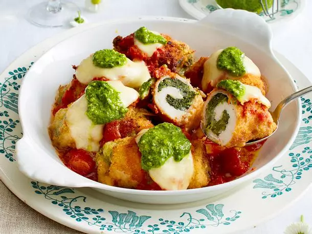 Baked chicken roulades with spinach and mozzarella filling recipe