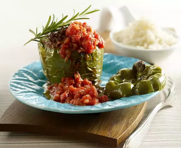 Stuffed Peppers nrog Mince Daim ntawv qhia 30785_1