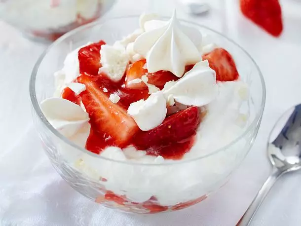 Strawberry Trifle Recipe 30842_1