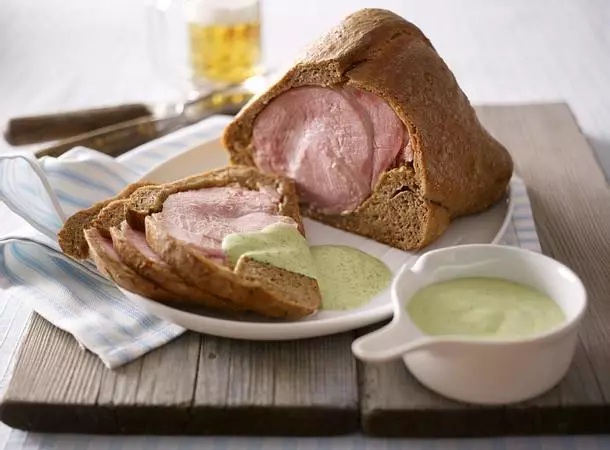 Ham dalam doh roti dengan resipi sos hijau 30984_1