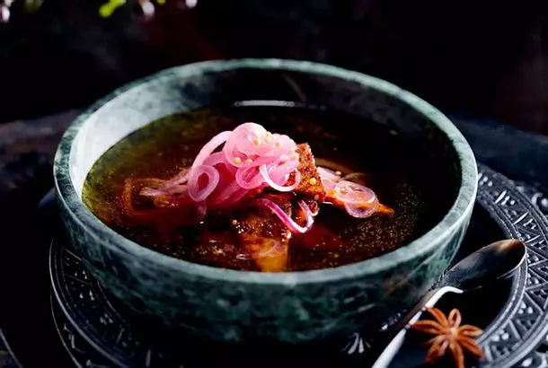 Receita de caldo de Nadal con tofu de churrasco de canela