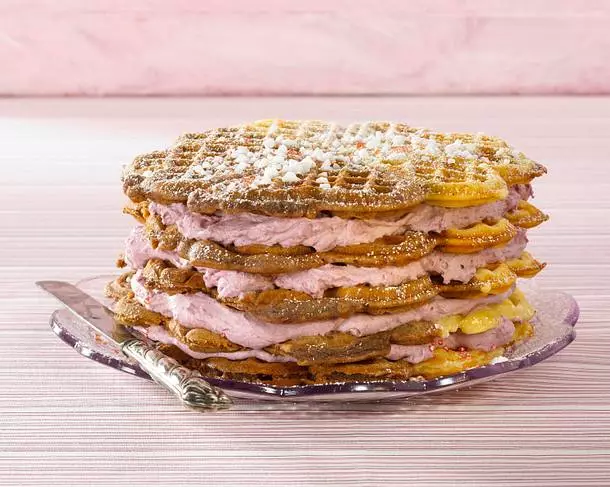 Waffle cake na may recipe ng wine cream 31154_1