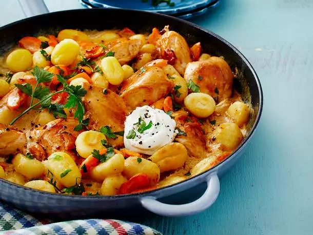 Vištienos Gnocchi keptuvė su pipirų kremu Receptas 31186_1