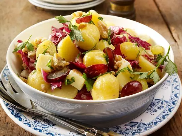 Receita de ensalada de patacas de outono con vinagreta de noces 31916_1