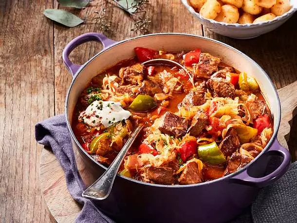 Choukrout po goulash ak resèt gnoki chili