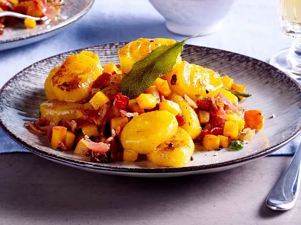 ঋষি মাখন রেসিপি মধ্যে কুমড়া gnocchi