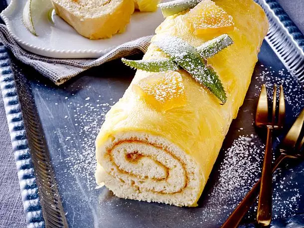 Swiss roll yokhala ndi chinanazi ndi ramu Chinsinsi 32183_1