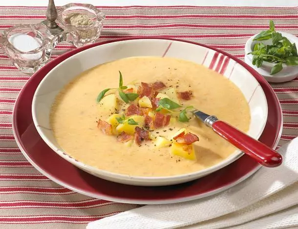 Creamy Potato Soup nga adunay Bacon Recipe 32216_1