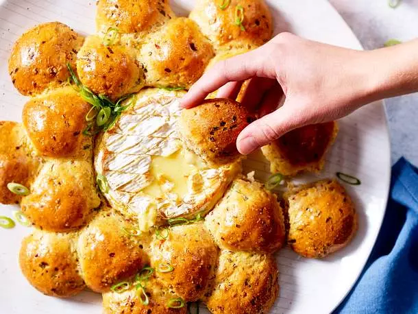 Bread Flower with Oven Camembert Recipe 32742_1