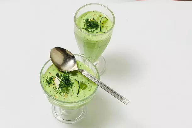 Tarator (inotonhora cucumber soup ine yoghuti - negariki yakawanda) resipi 32764_1