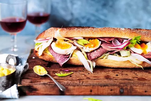 Geméiss dem Layer System Roastbeef Baguette Rezept 32962_1